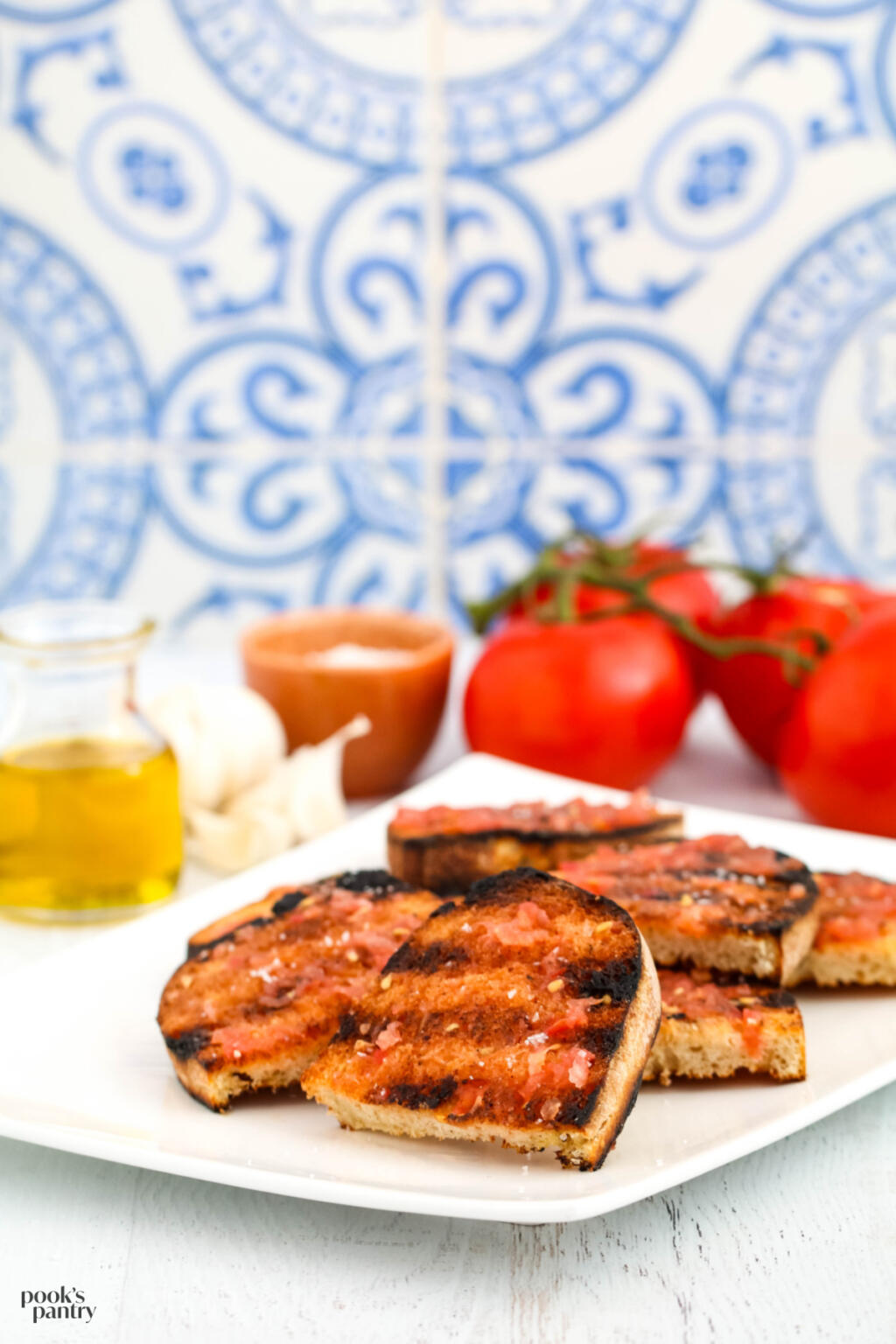 Catalan tomato bread recipe (pa amb tomàquet) - Pook's Pantry Recipe Blog